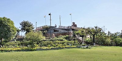 Where is the best area to stay in New Delhi, India?